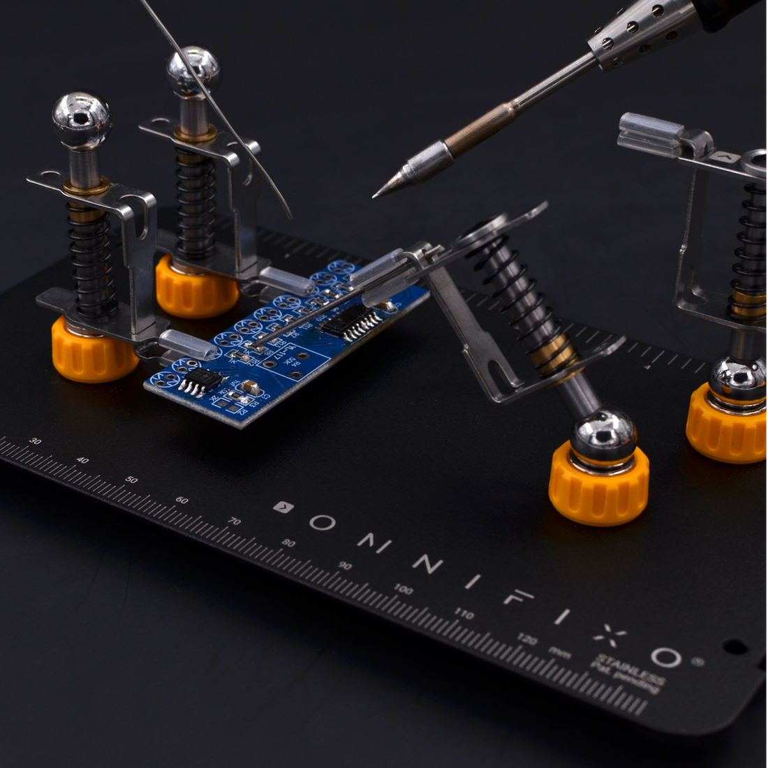 Omnifixo OF-M4 - Makers Third Hand | K & A Electronics